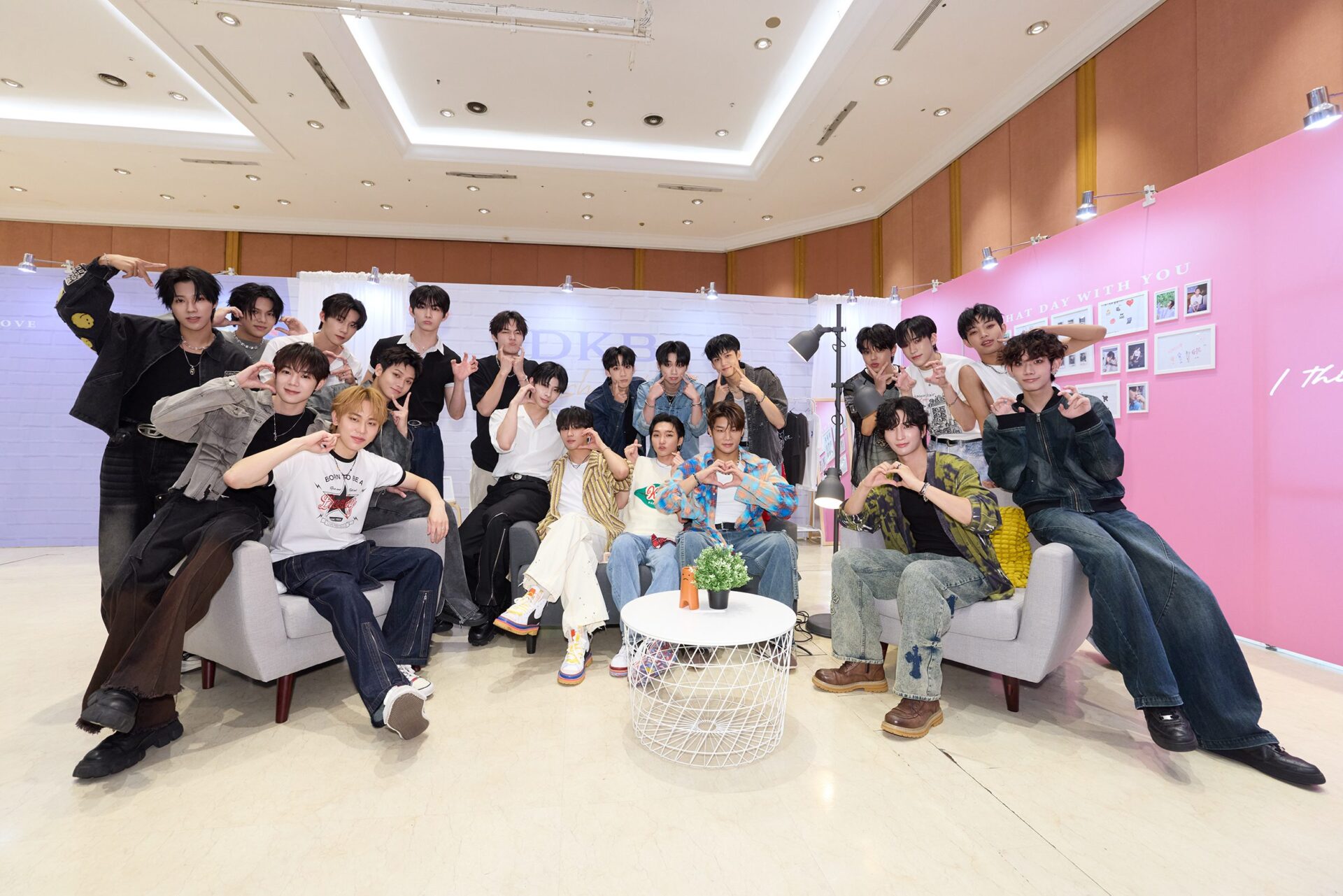 DKB 快閃店眾星雲集 陳漢典 FEniX 承隆 家齊 babyMINT ARKis F.F.O都來了 - 民生電子報